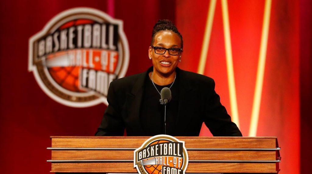 Los Pelicans nombran a la reciente “Hall of Famer” Theresa Weatherspoon ...